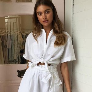 How to Tie a Knot in a Shirt: Stylish Techniques for 2025 - Women's Beauty